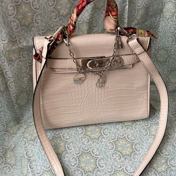 Hermes | Bags | Hermes Paris Cream Colored Purse Handbag Gently Used ...